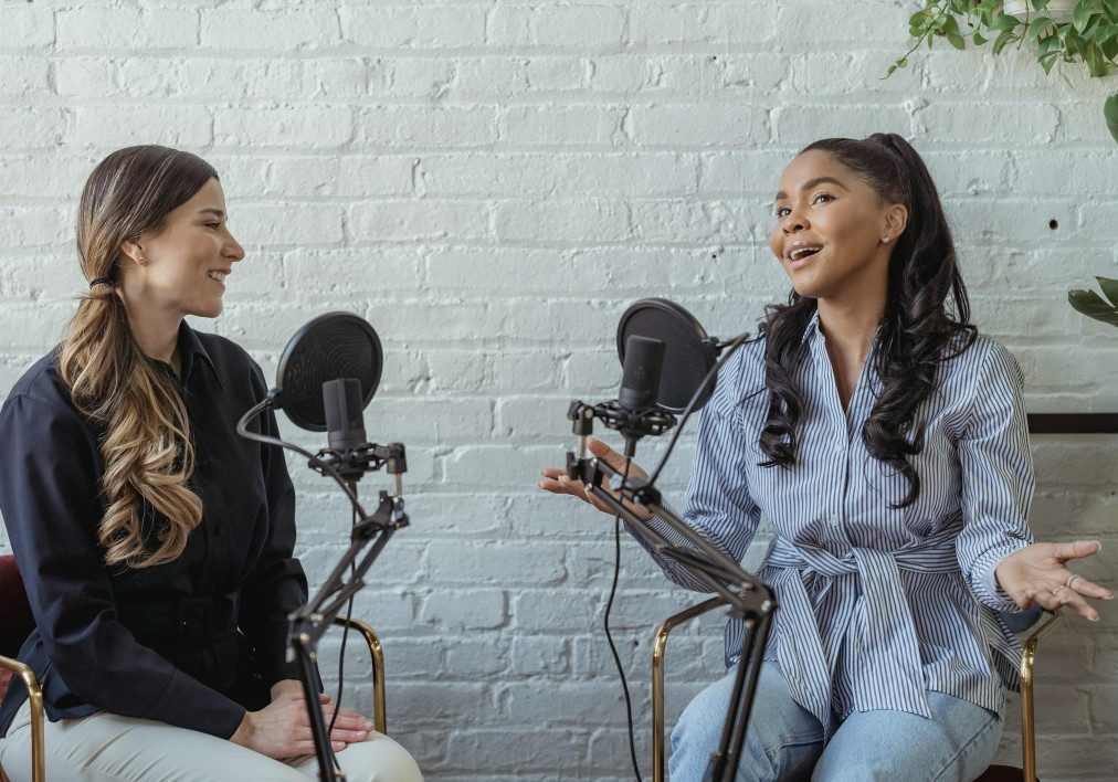 7 Best Video Podcast Platforms — Clideo