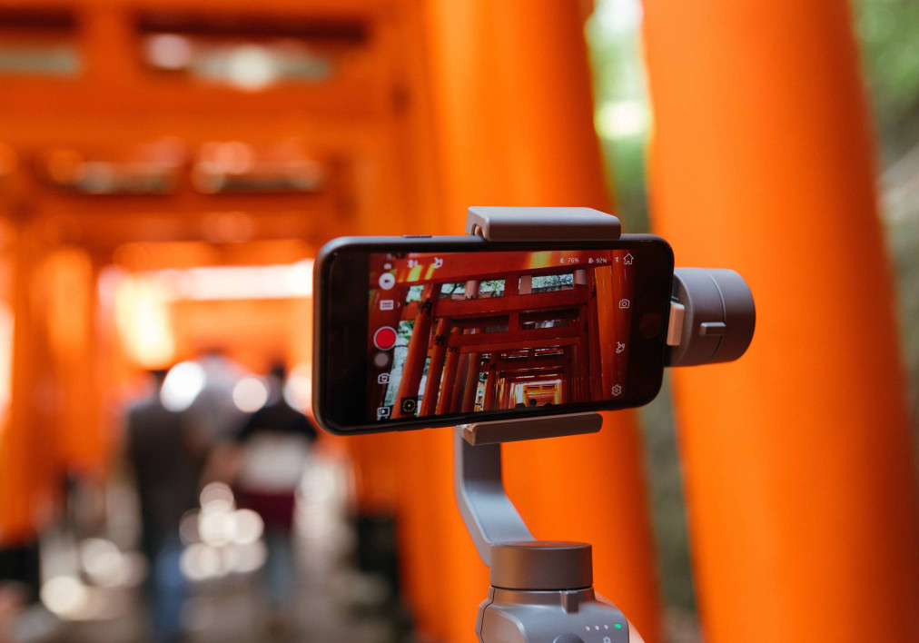 Horizontal vs. Vertical Video: When to Use Each — Clideo