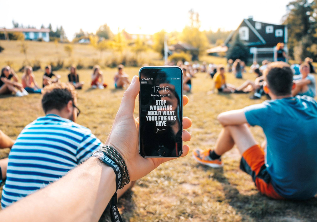 How to Make a Video Your Wallpaper for Android — Clideo