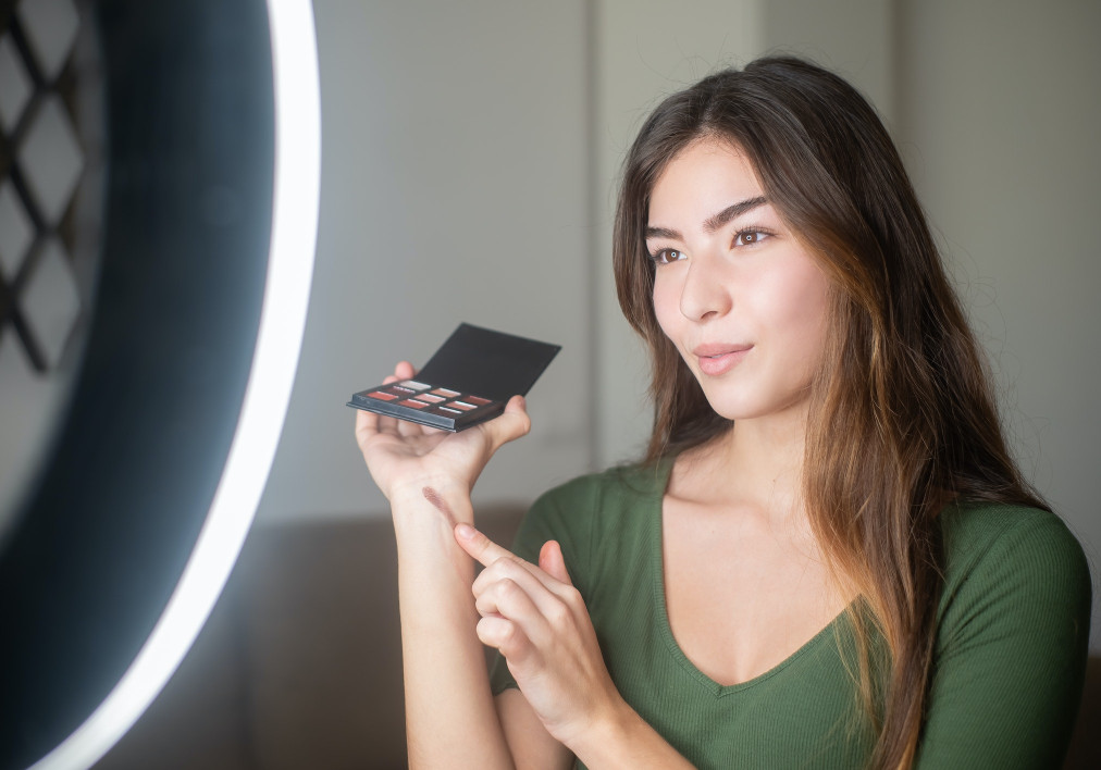 How to Make Influencer Videos Online — Clideo