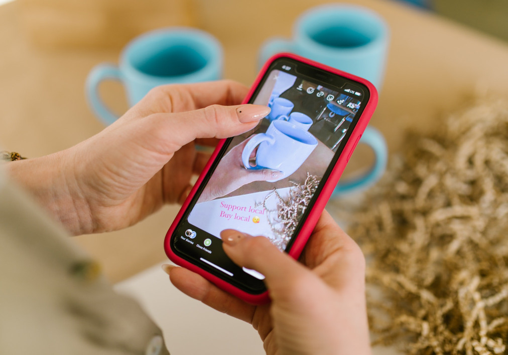 What is Mobile Video Advertising — Clideo