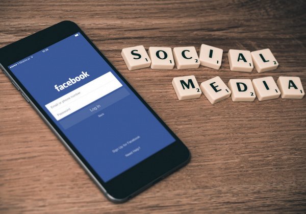 Online Facebook Video Maker — Clideo